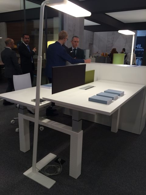 Electronic sit-stand desk | Contract Furniture Solutions